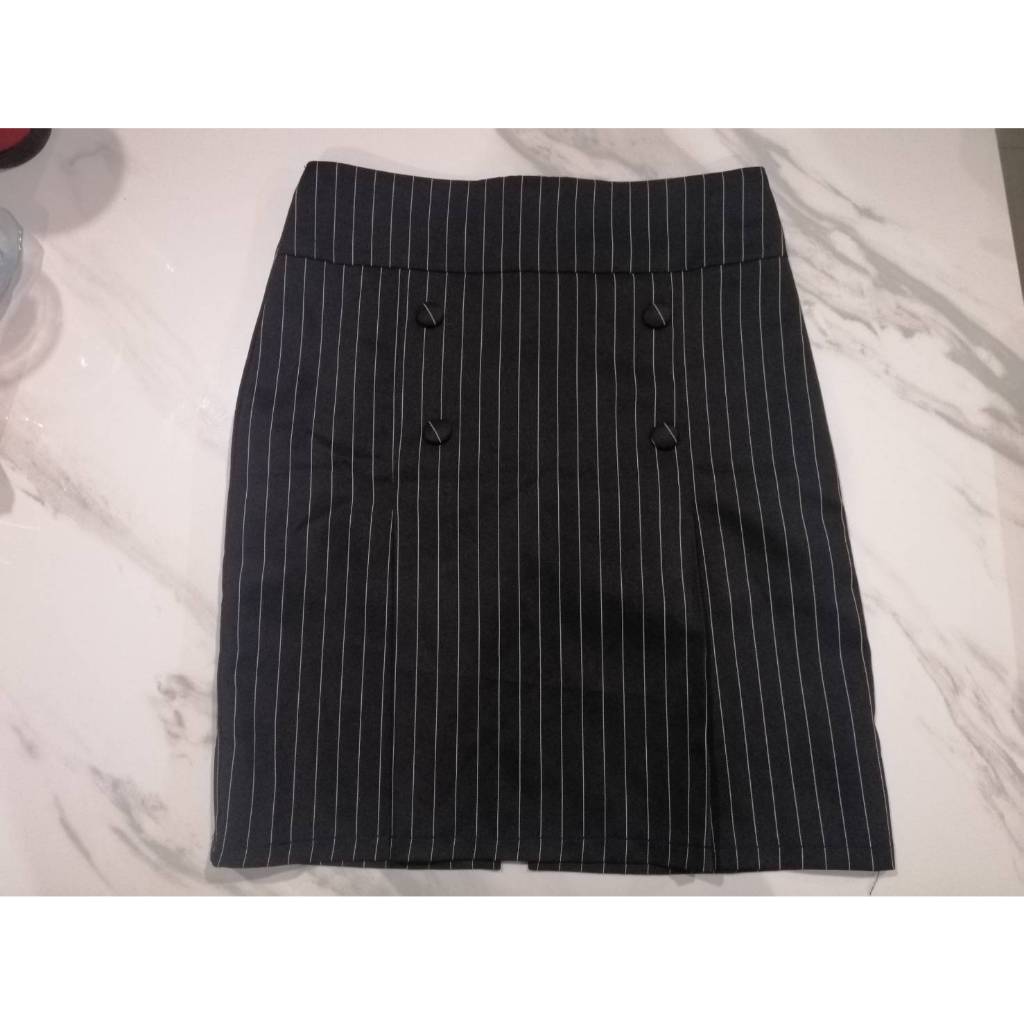 Black Long Striped Skirt With Inner Lining Waist 28 Inches Hips 34 ...