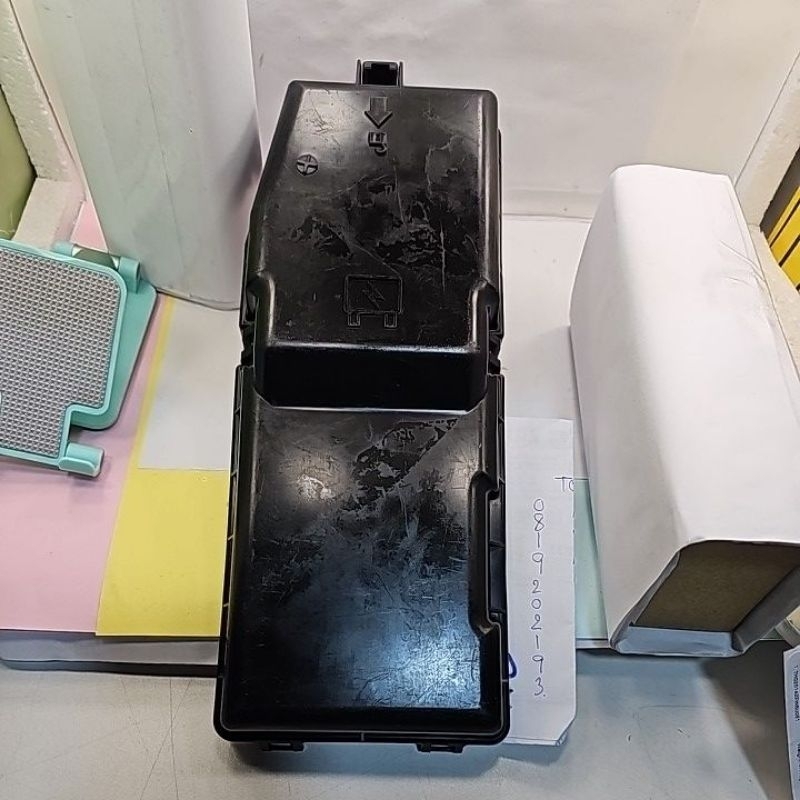 Isuzu d-max Engine Room Fuse Box Cover 07 New Product With Minor Skin ...