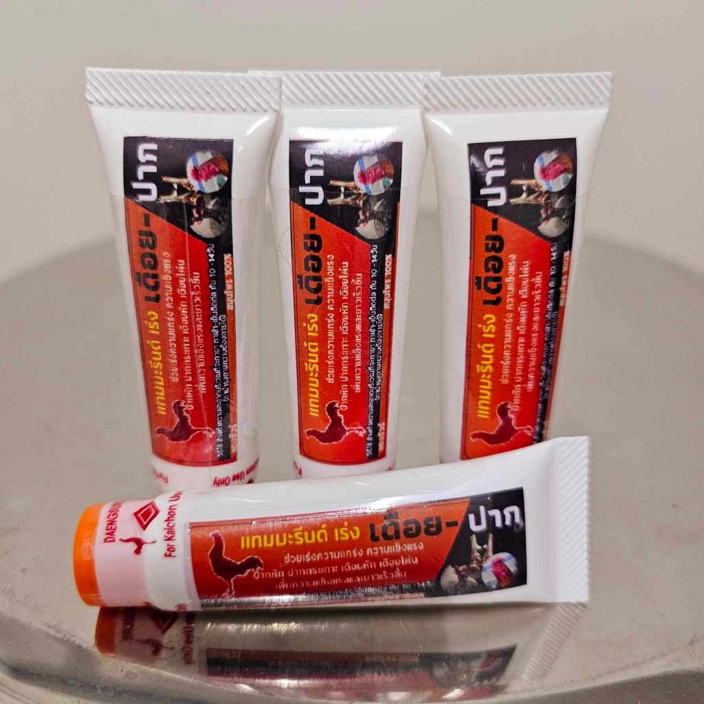 Tammarine Accelerates The Mouth Of The Chicken Long Spurs Mouths Sure ...