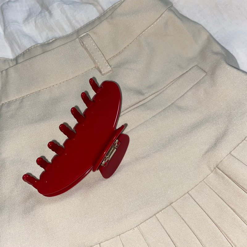 gleametoile-Yoko hair claw clip in Cherry red (10x4cm) | Shopee Malaysia