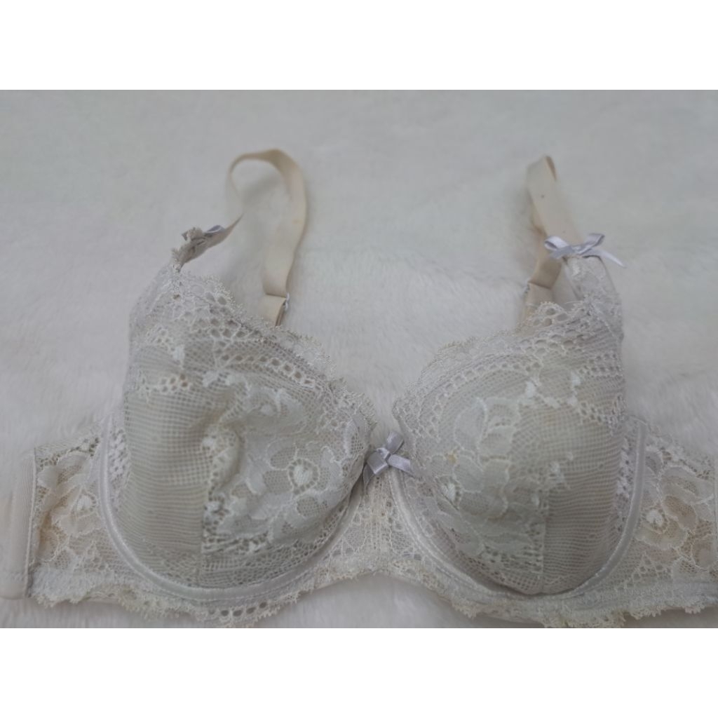 A/26 sabina Used Bra Size C34/75 With Thin Bubble Frame (Yellowing ...