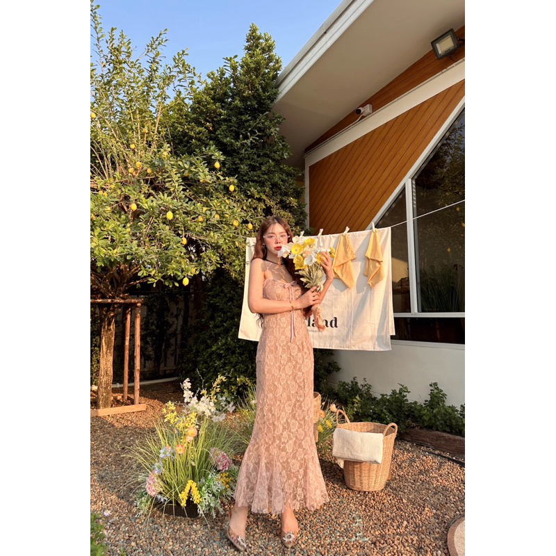 Uri dress Decorated With A Bow At The Chest The End Of The Skirt Is Very Beautiful Fish Tail ...