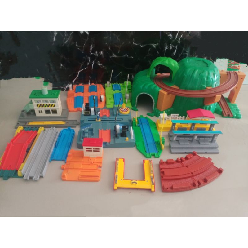 Tomy Train Tracks Railway Sets Railways Platforms Railroad Crossways And Other Track Accessories ...