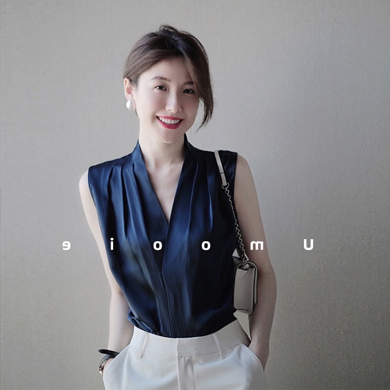 Sleeveless Scale Shoulder Top Can Be Worn On A Suit Over Diamond Satin ...