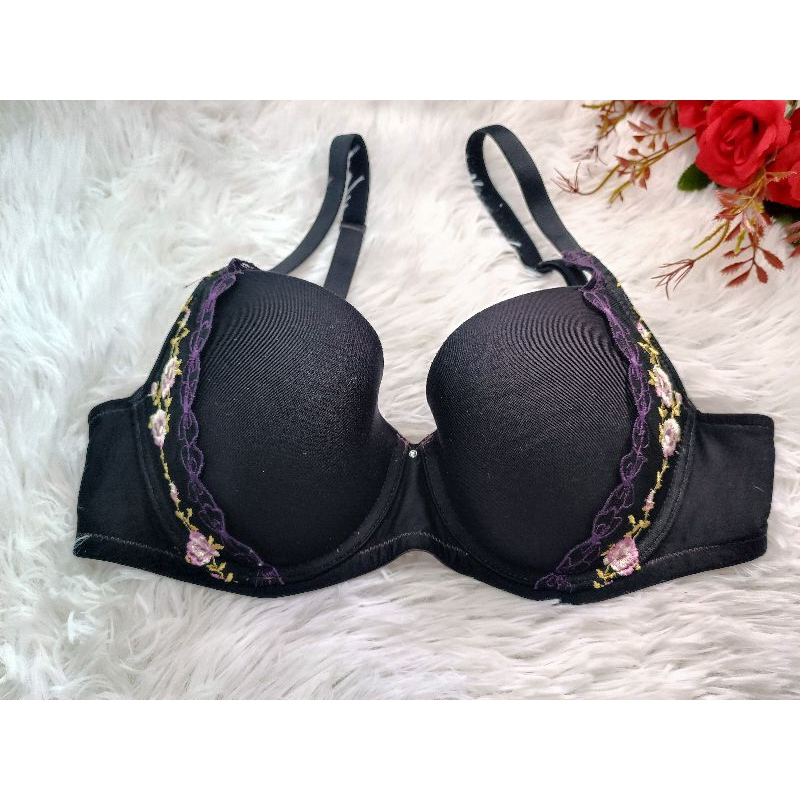 Wacoal Bra Size B80 Has A Thin Sponge Frame 2nd Hand Work Flawed ...