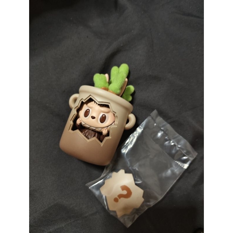 [Sleeping the Cabinet With A Card * Without Box *] Labubu the Monsters ...