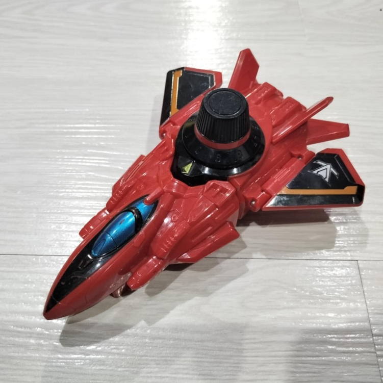 BANDAI Genuine Lupin Red Robot From The Thief Movement. Lupinranger ...