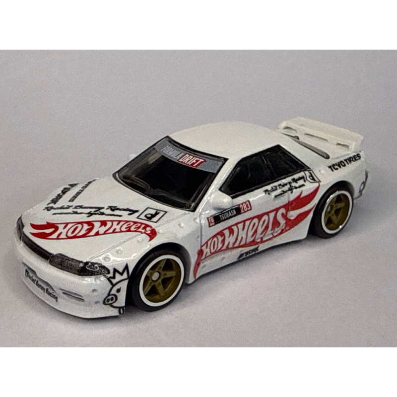 Hot Wheels Premium Nissan Skyline GT-R (R32) Pandem Scale 1:64 Rubber ...