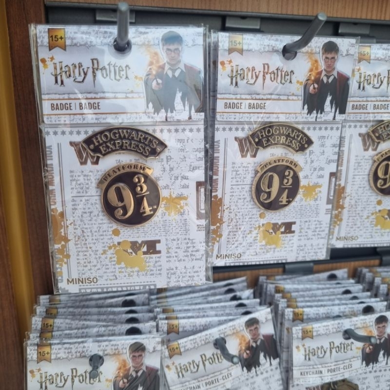 Hogwarts Brooch Pin Miniso x Harry Potter Platform 9 3⁄4 Express ...