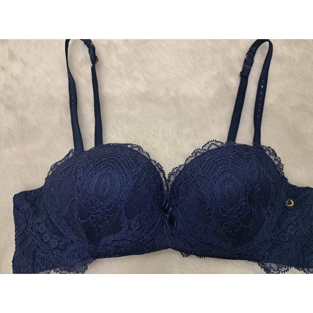 J/15 morgan Second Hand Bra A75 Size Has A Frame Bubble Push (Fade ...