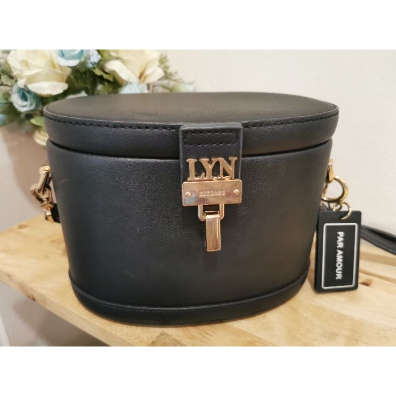 Bagpack Bag Lyn Lyn Box Shape 2nd Hand | Shopee Malaysia