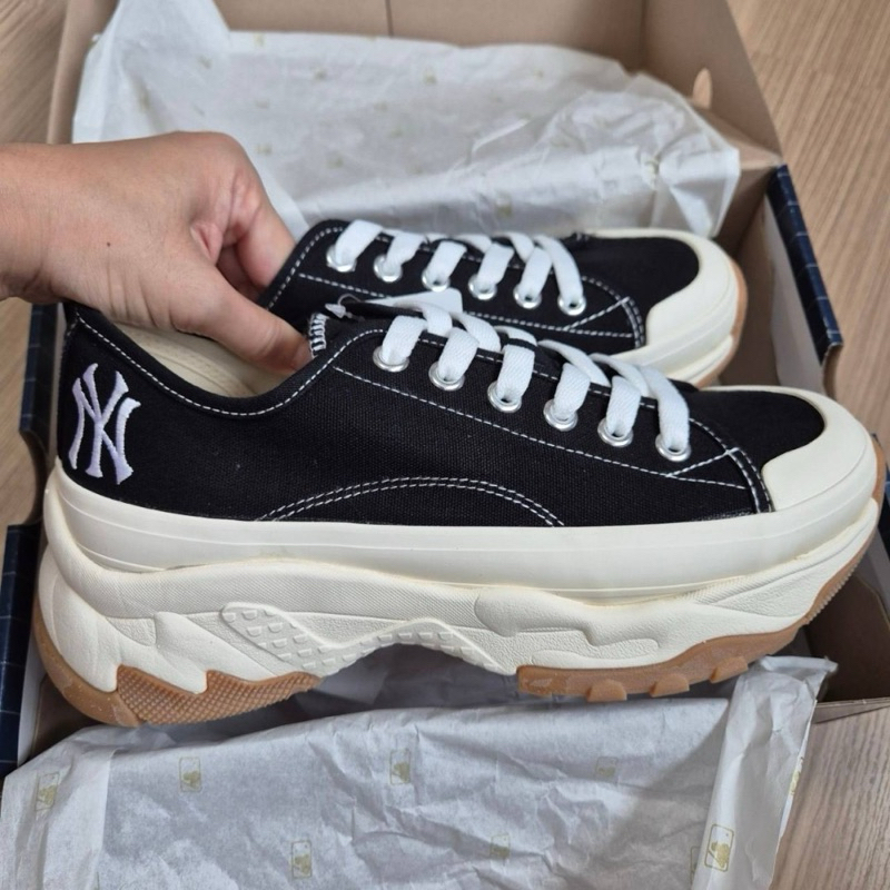 Rubber At The Edge Of The Shoe There Is A Yellow Stain 1 Hand Shoes New ...