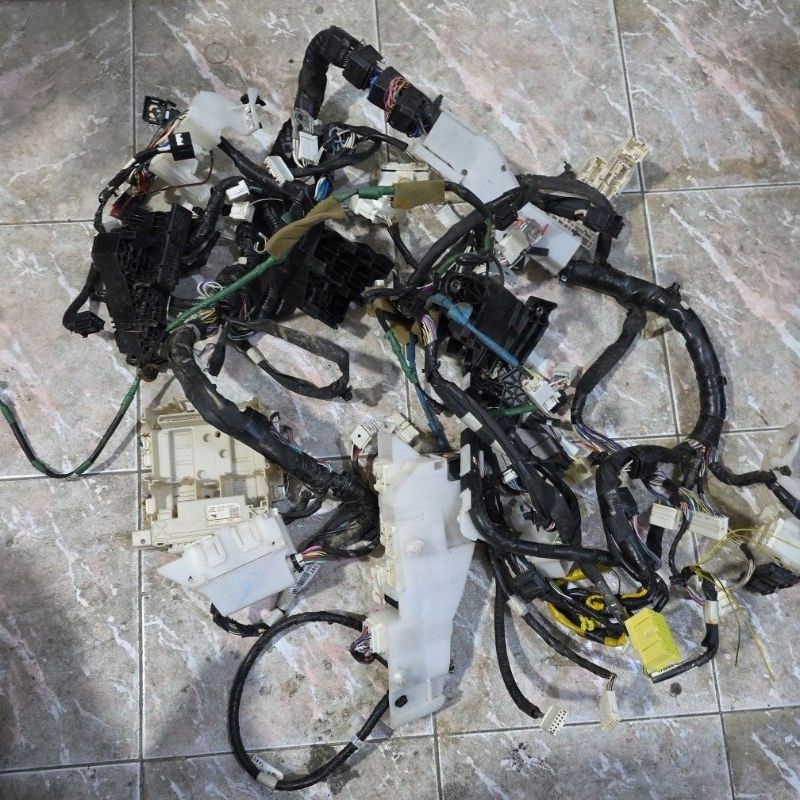 Power Cable Set With Fuse Box In The Room By toyota revo Real Work ...