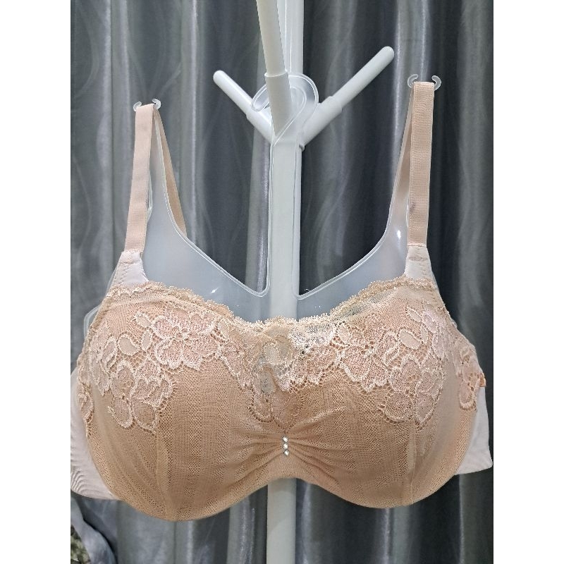M8 wacoal Bra Size C80 Has A Thin Bubble Frame Beautiful Breast Cover ...