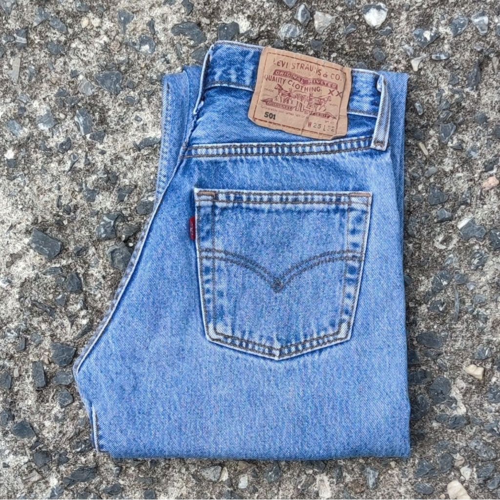 J3/26 Second-Hand Jeans 501 Actual Waist Measurement 26" Total Length ...