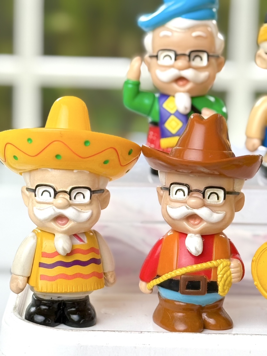 KFC Collectible Toy International Colonel Sanders Set Of 13 (Unwrapped ...