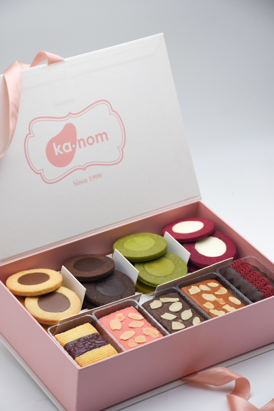 kanom | Rose Gold Special Box Set A Premium Dessert Set. Using The Word As The Whole Box ...