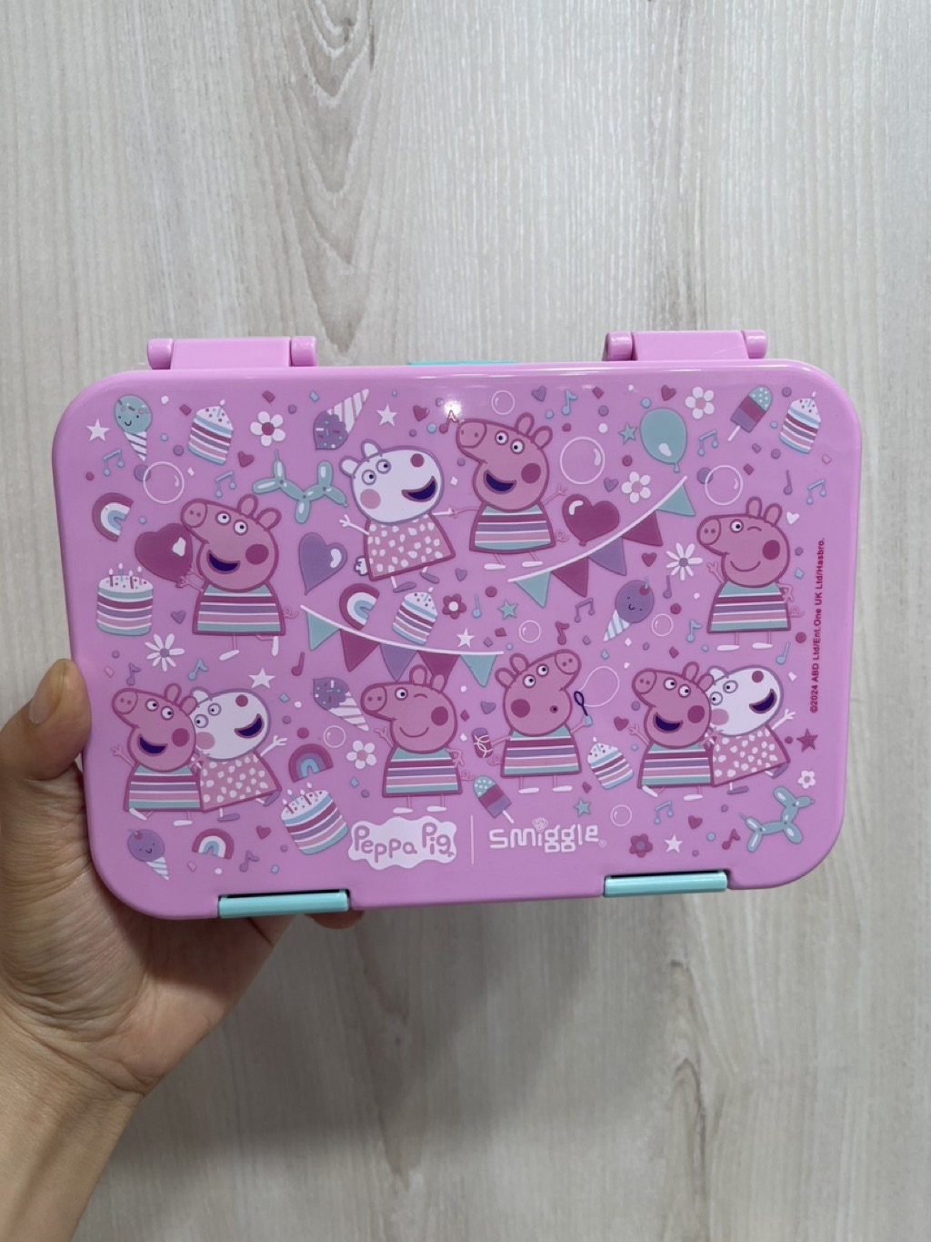 Smiggle Lunch Box With Pattern Can Store Food In Multiple Compartments ...