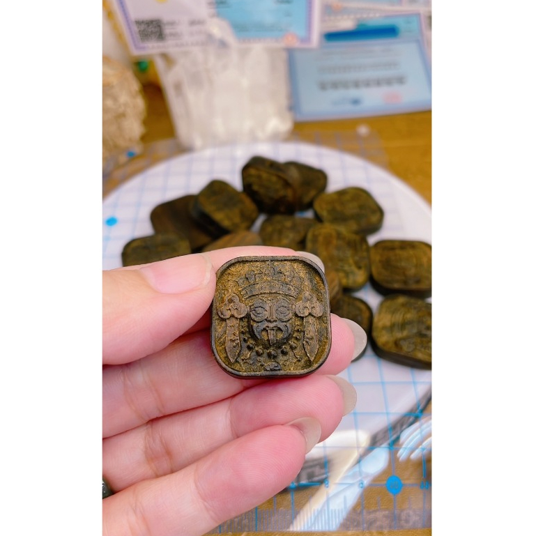 Eye Workshop Natural Wenlai Agarwood Can Submerged Water Zakiram Wooden ...