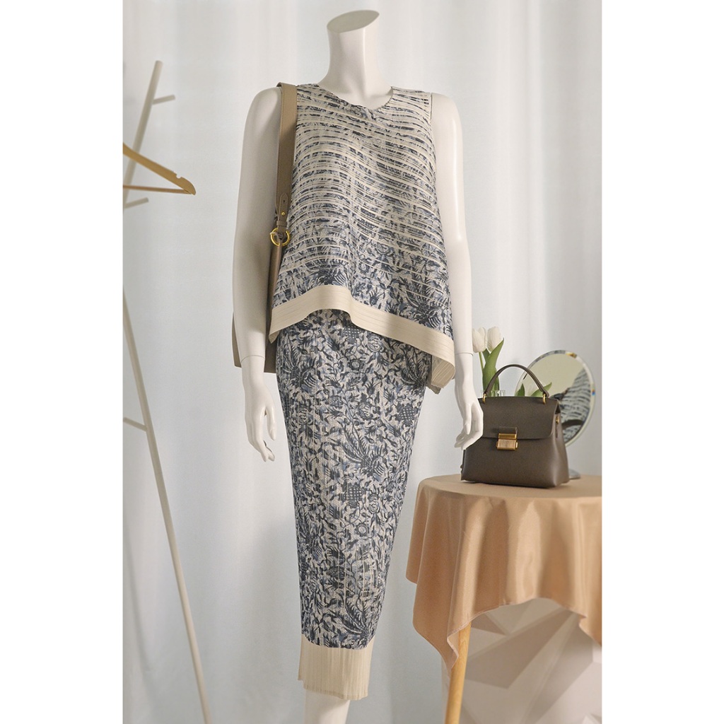 Japanese Style Pleated Clothes Series Blue White Porcelain Top+Long ...