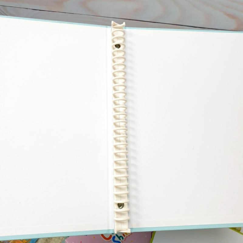 Crayon Shin-Chan 26-Hole Binder B5 Folder Chocolate Bi 26-Hole ...