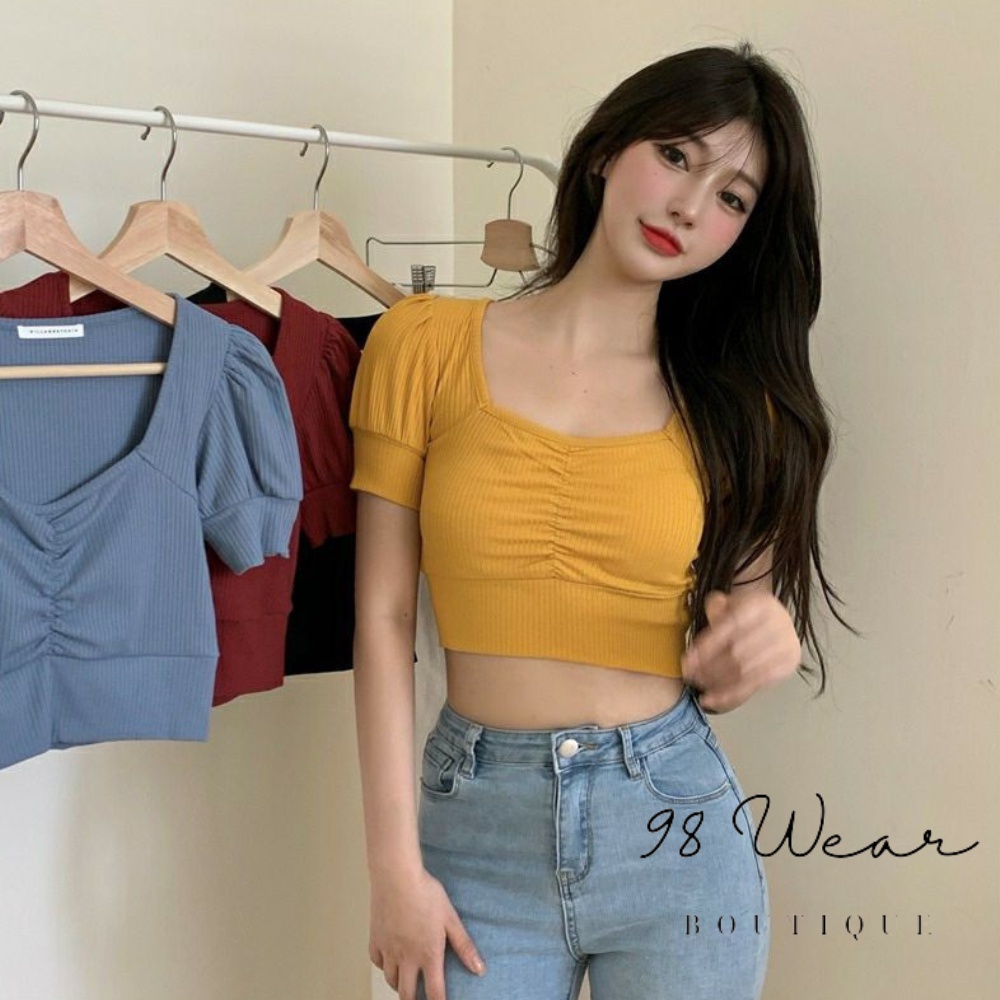 Crop top, body-hugging t-shirt with puffed sleeves, square neck, ribbed ...