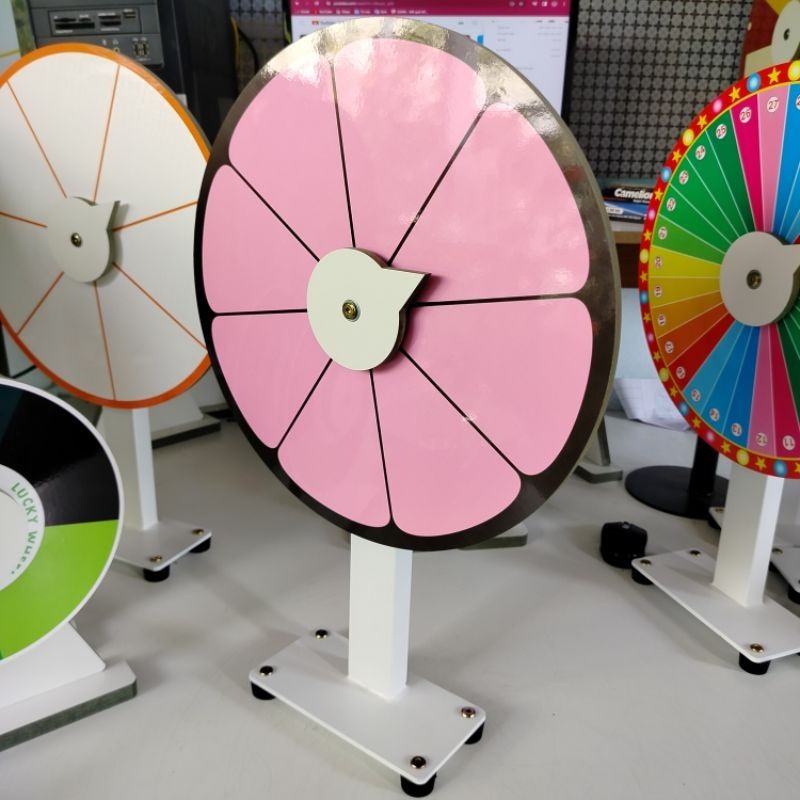 Happy wheel (8 rose with black border - diameter 40cm x height 60cm ...