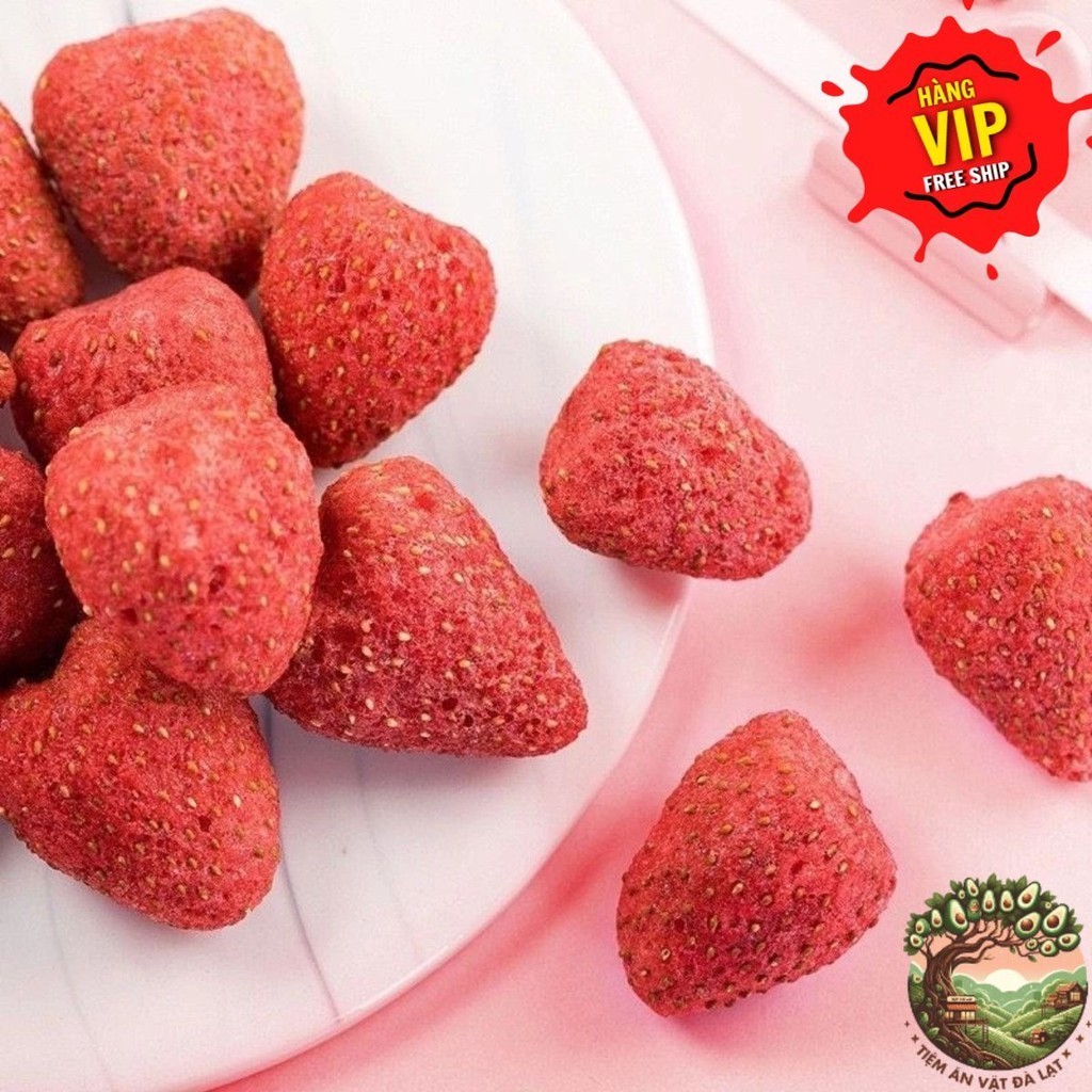 Crispy dried strawberries trend 2024 are crispy, spongy, slightly sweet ...