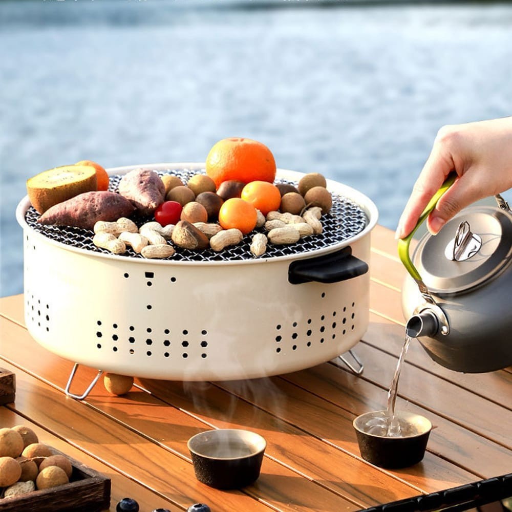 Round charcoal grill, made of heat-resistant steel with sturdy side ...