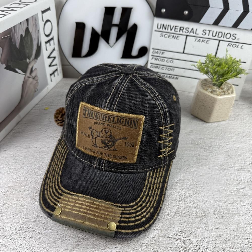(VNXK Goods) Dia True Mac Da hats and caps are super cool embossed ...