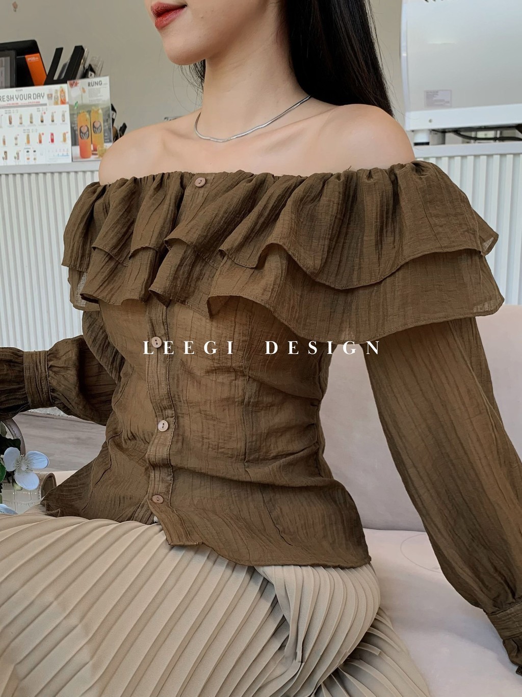 Leegi Design off-the-shoulder ruffle shirt, gentle and elegant style ...