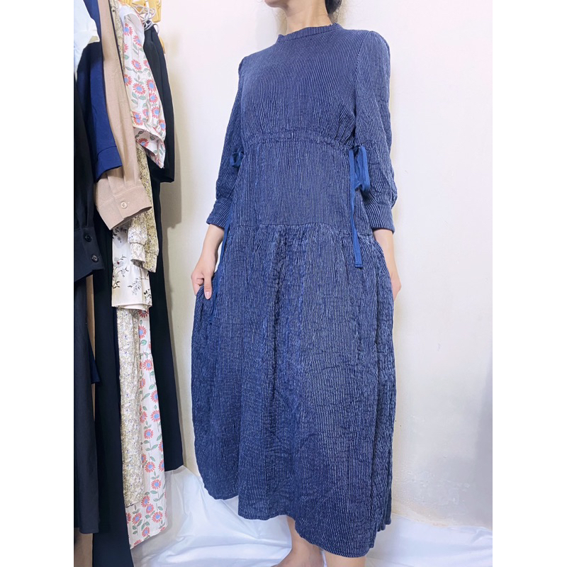 [2hand] Korean silk dress (minor hole in the leg, it's ok to wear ...