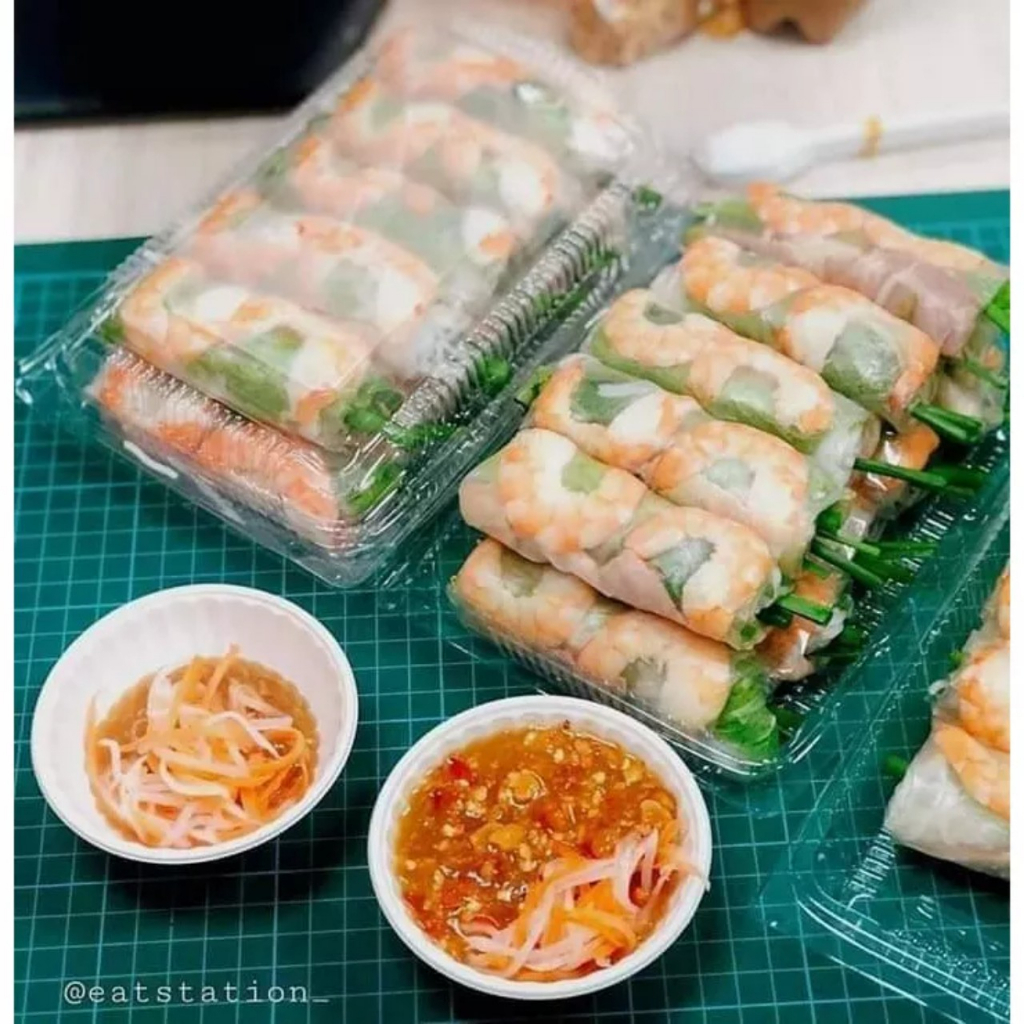 Ultra-thin rice paper rolled in spring rolls, super delicious without ...