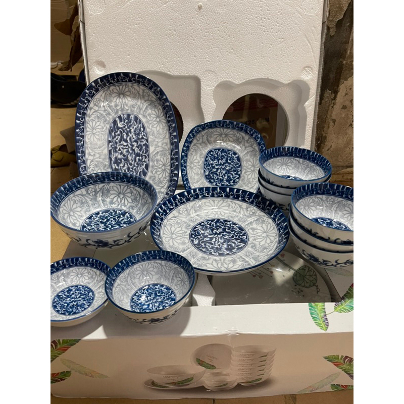 Nostalgic blue [Bat Trang] dinnerware set with 12 sharp patterned ...