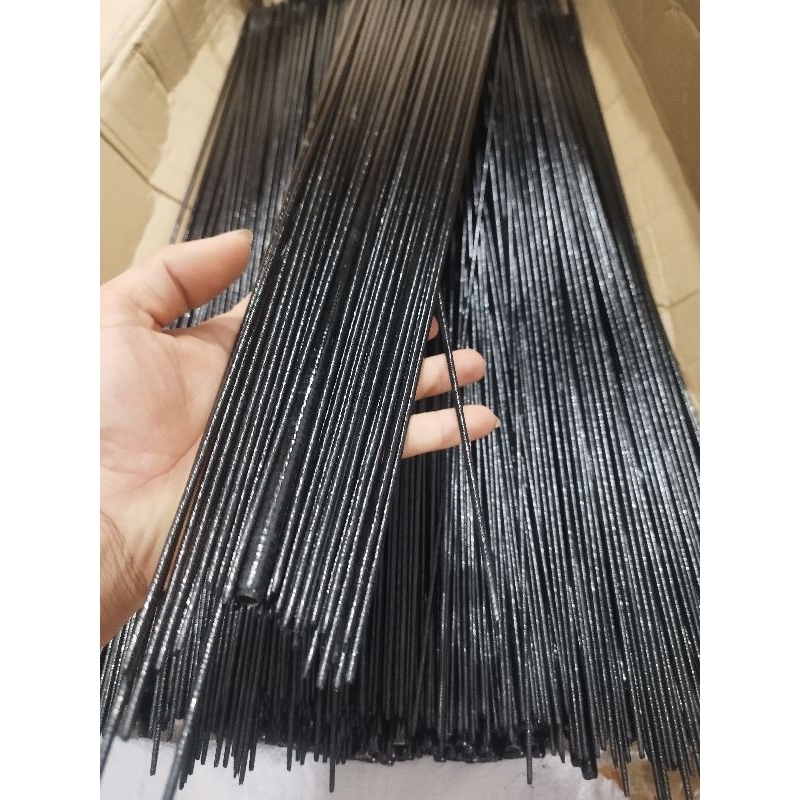Twisted carbon slats make small flute kites, make kite tails. super ...