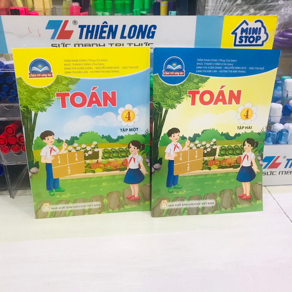 Set Of 4Th Grade Vietnamese Math Covers According To Creative ...