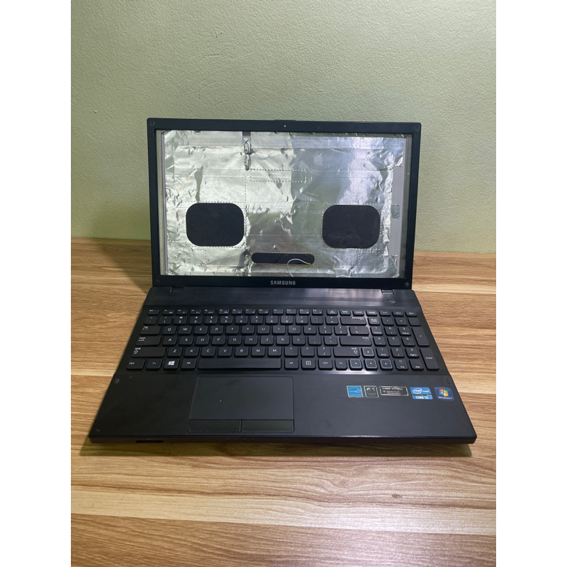 Samsung NP300V Laptop case peeled off as beautiful as the picture ...