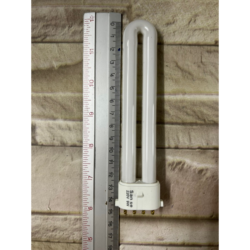 STRAIGHT 4-LEG LIGHT BULB 220V 7W/9W | Shopee Malaysia