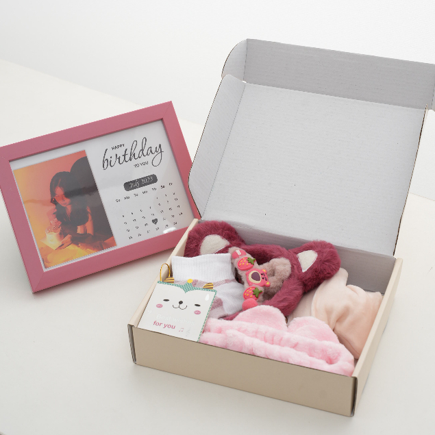 Delicate GIFT set - Menstrual compresses and a cute set of clothes for ...
