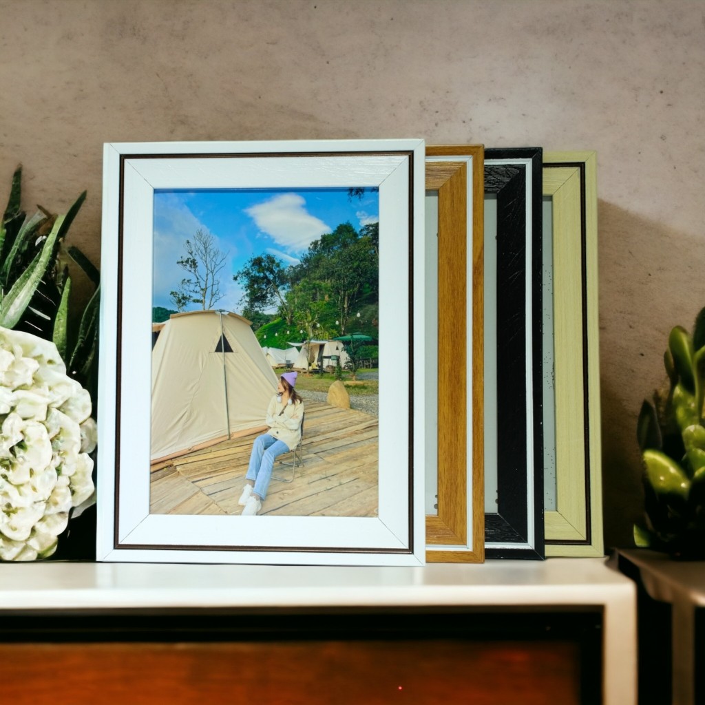 [SCHEDED Edge] Wall-mounted Lined Photo Frame with Thin Mica Surface ...