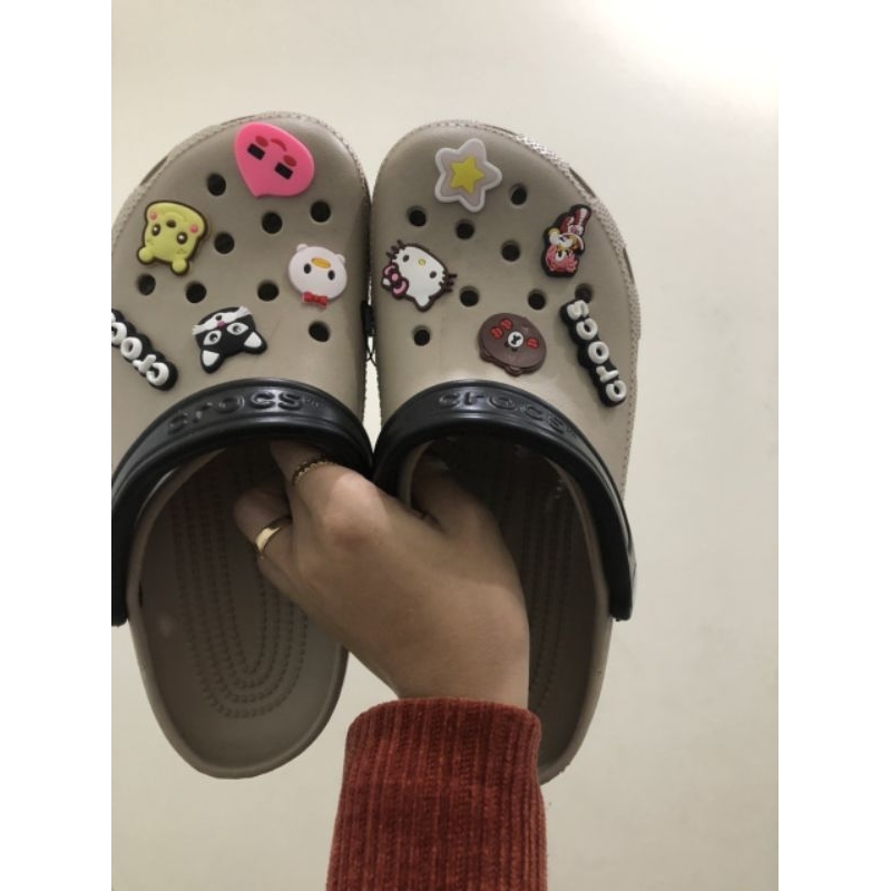 Genuine light brown crocs slippers, defective, resolved with sticker ...