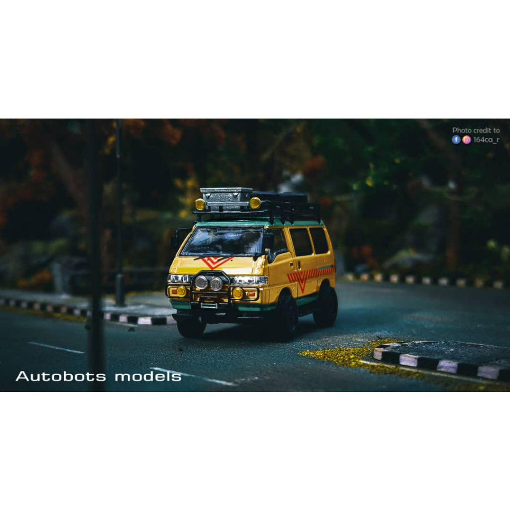 1:64 AUTOBOTS MODEL - Delica Star Wagon 4x4 Yellow Green School Bus ...