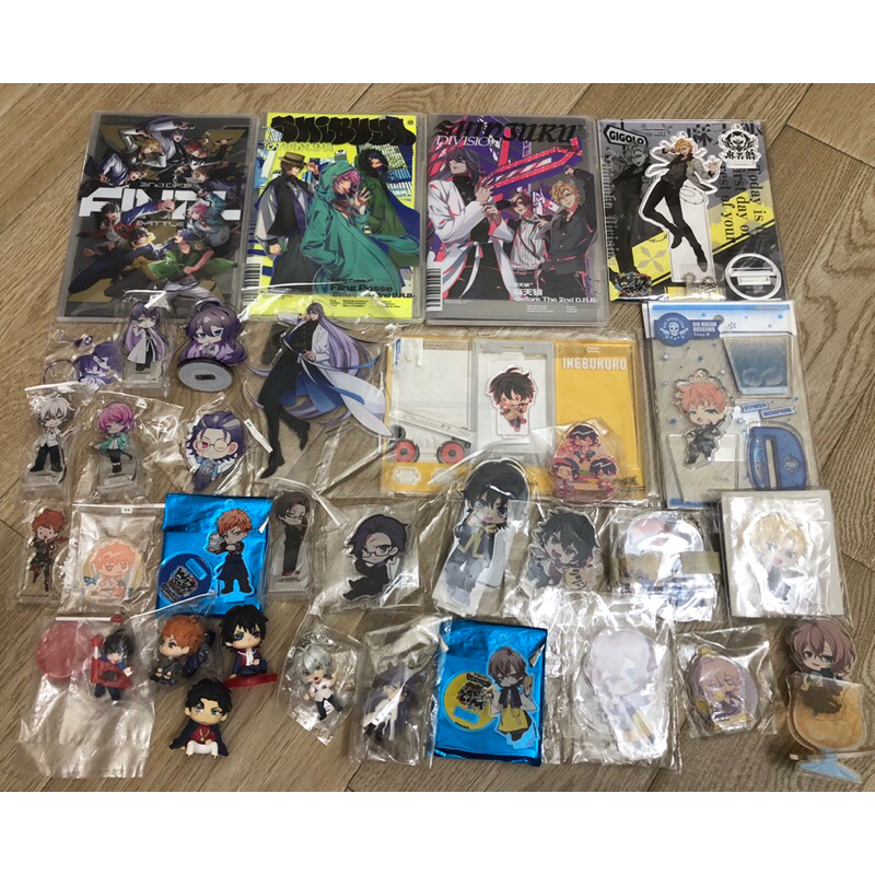 Compilation of CDs, Lightsticks, Standees, Figures,...Hypmic | Shopee ...