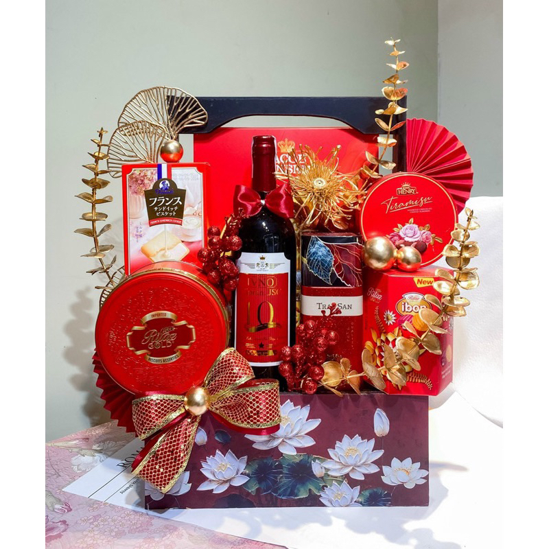 Tet Gift Baskets / Wooden Baskets With Rectangular Straps New Patterns ...