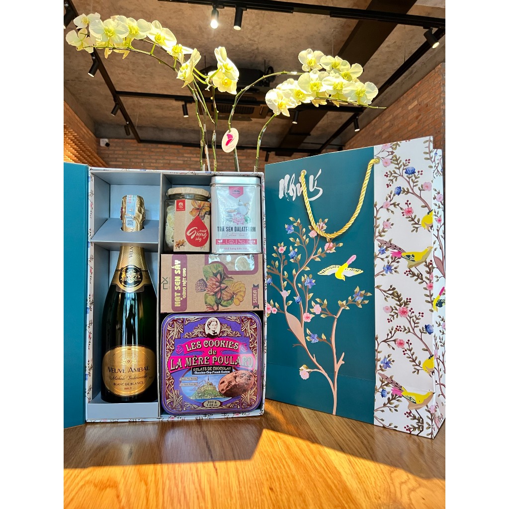 Gift Set CNY Veuve Ambal Effervescent Wine, Jam, Tea, Cake, Lotus Seeds ...