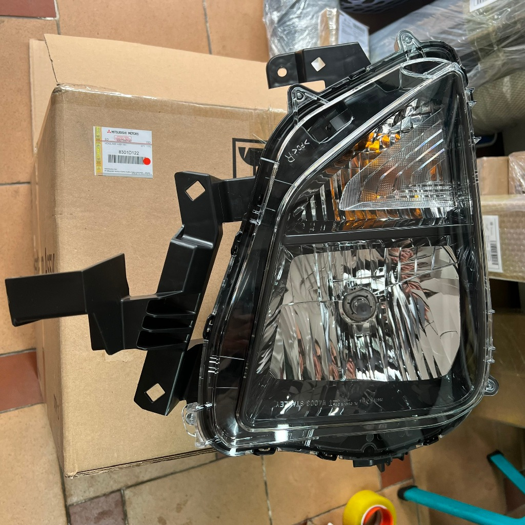 Genuine Mitsubishi Xpander Headlight Auxiliary Side 8301D122 8301D121 ...