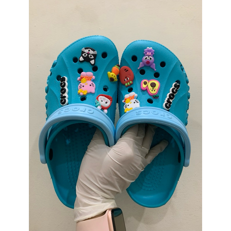 Crocs SURFACE WITH GREEN LETTERS WITH SUPER BEAUTIFUL STRAPS | Shopee ...