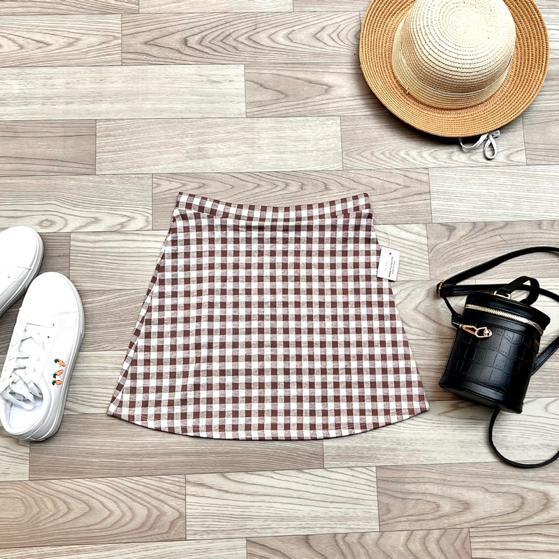 Short, slightly flared checkered skirt | Shopee Malaysia