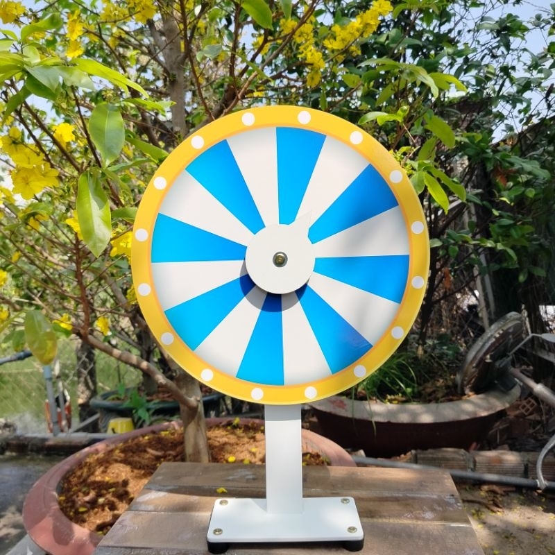 Happy Wheel (16 blue and white boxes with gold border - diameter 40cm x ...