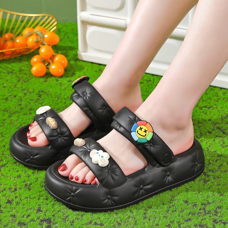 Student sandals with stickers attached to school, easy to mix and match ...